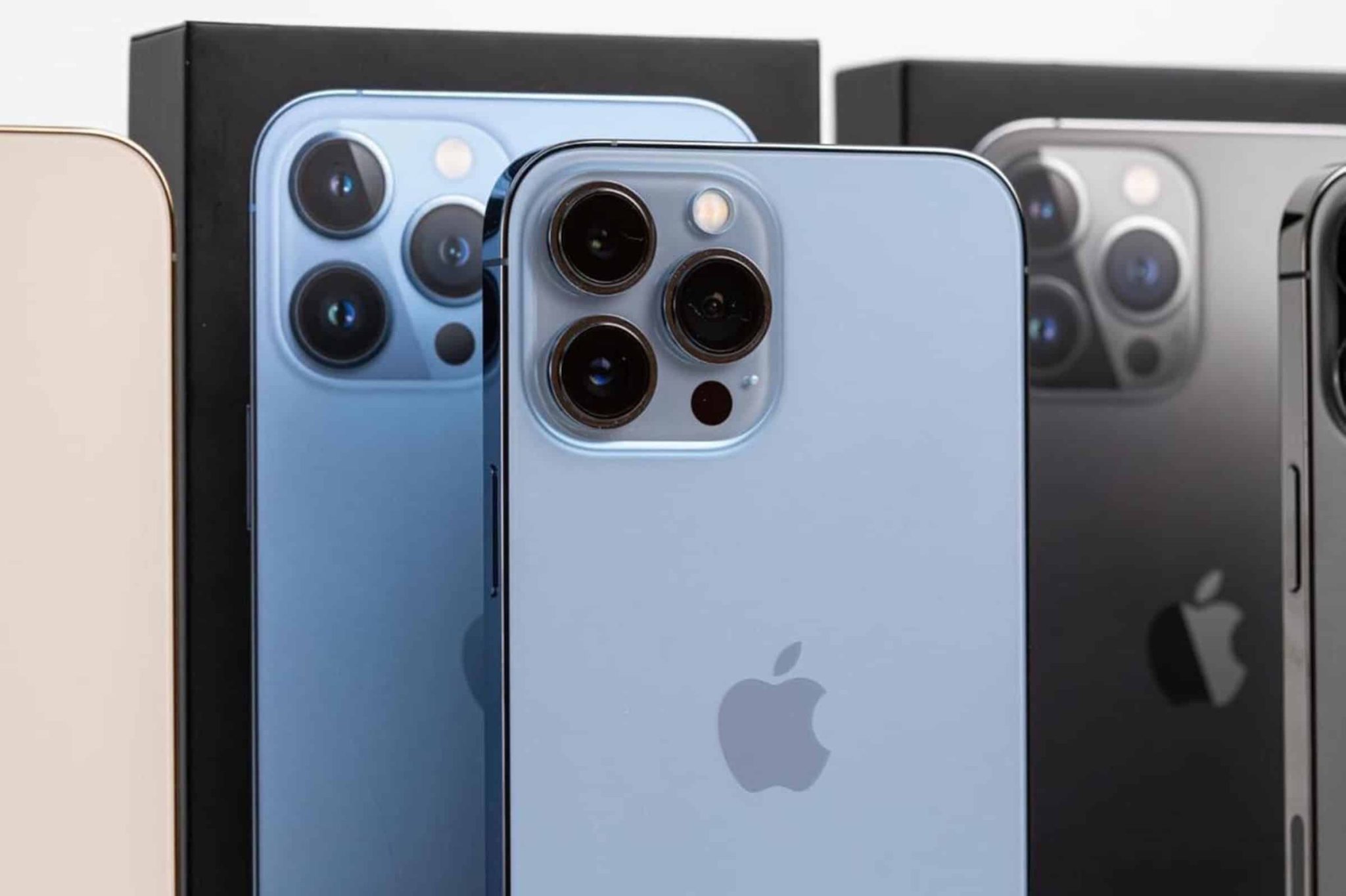 iPhone 13 vs iPhone 13 Pro: Performance and Design - Gizmogo
